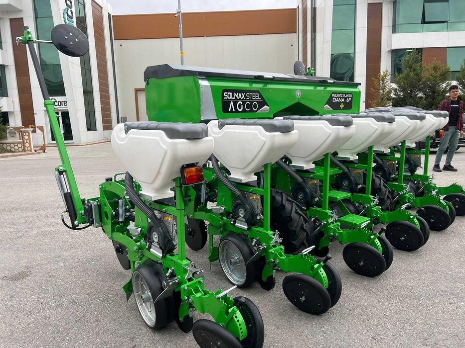 Semanatoare porumb / plante prasitoare Botoroaga • OLX.ro