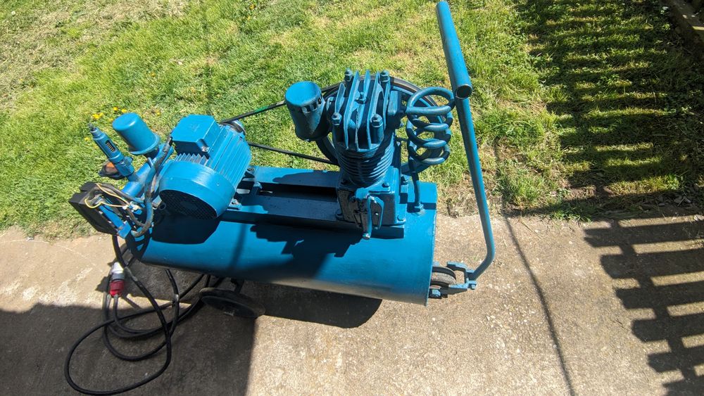 Compresor aer Ecr 350 Romanesc ( bijuterie din anii 90) Campina • OLX.ro