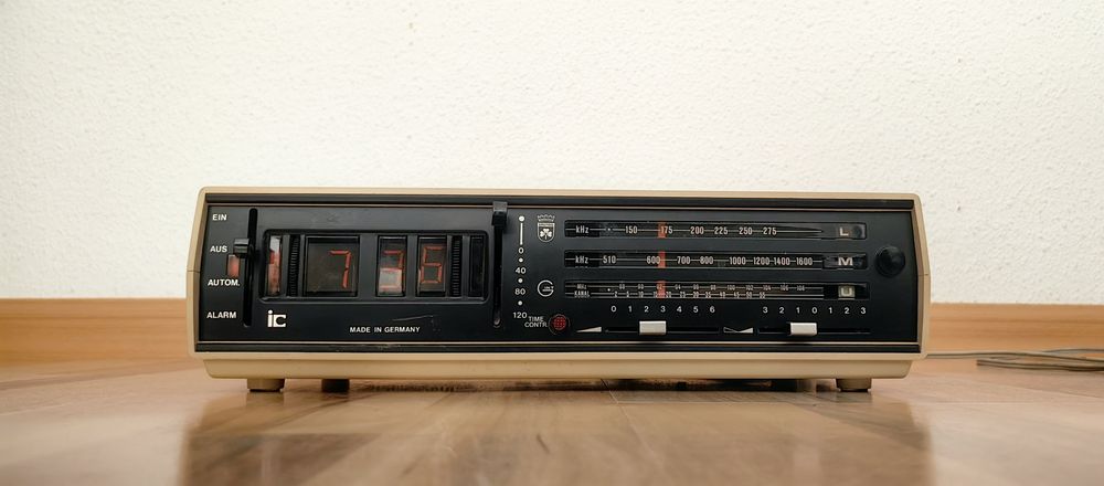 Radio cu ceas roll on flip clock Grundig Sonoclock 20b vintage de cole ...