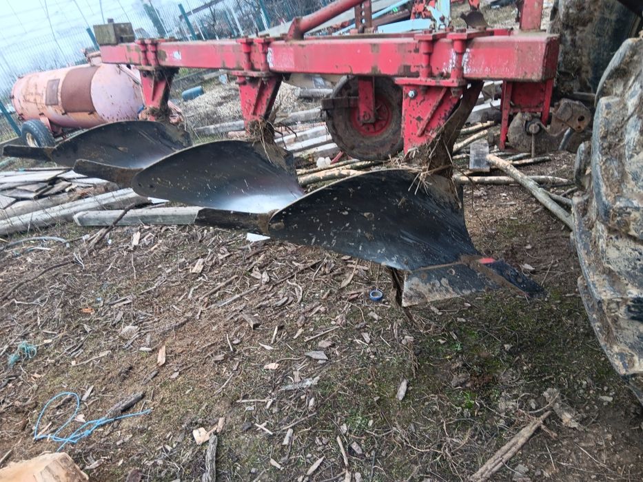 Pluguri diferite modele Crancesti • OLX.ro