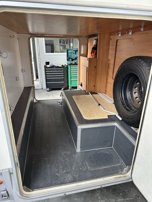 Autorulota Mercedes Sprinter 6 locuri de dormit( clima) Craiova • OLX.ro