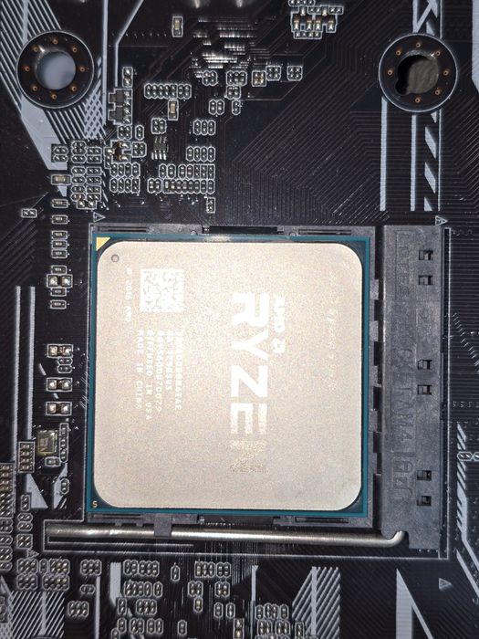 Ryzen 5 1600 + Cooler Amd Wraith Stealth Rgb Rosu • OLX.ro