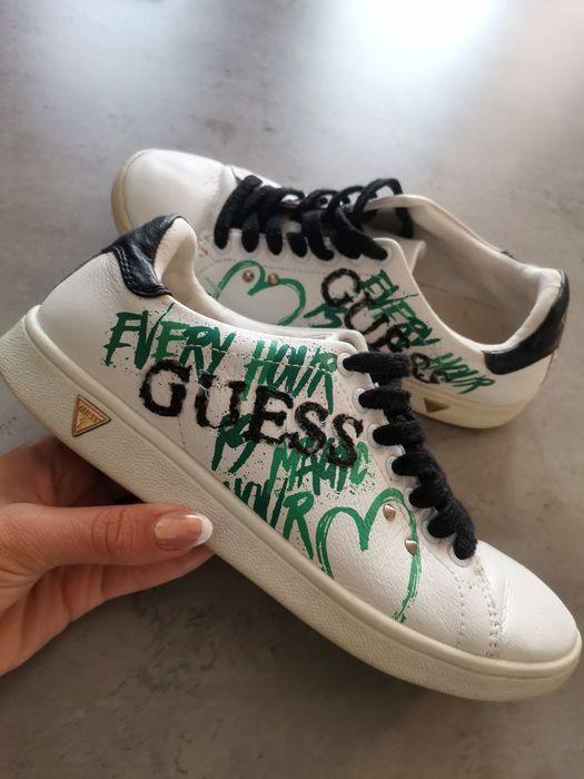 Маратонки с надписи Guess гр. Ямбол Изток • OLX.bg