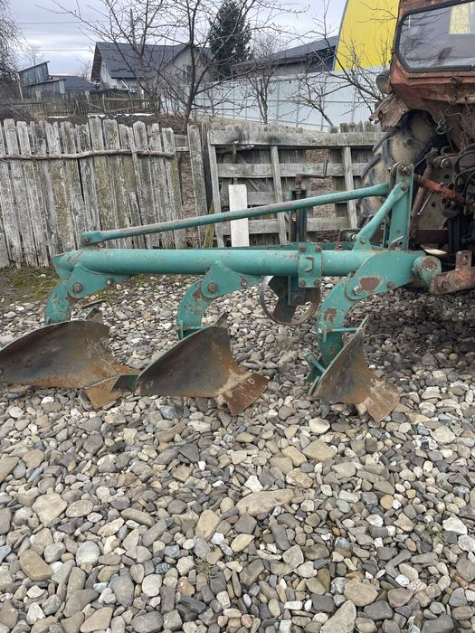 Vand tractor U650 cu plug si disc Pascani • OLX.ro