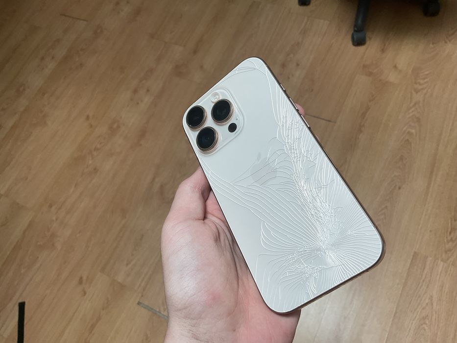 Iphone 16 pro,cu spatele spart Bucuresti Sectorul 4 • OLX.ro