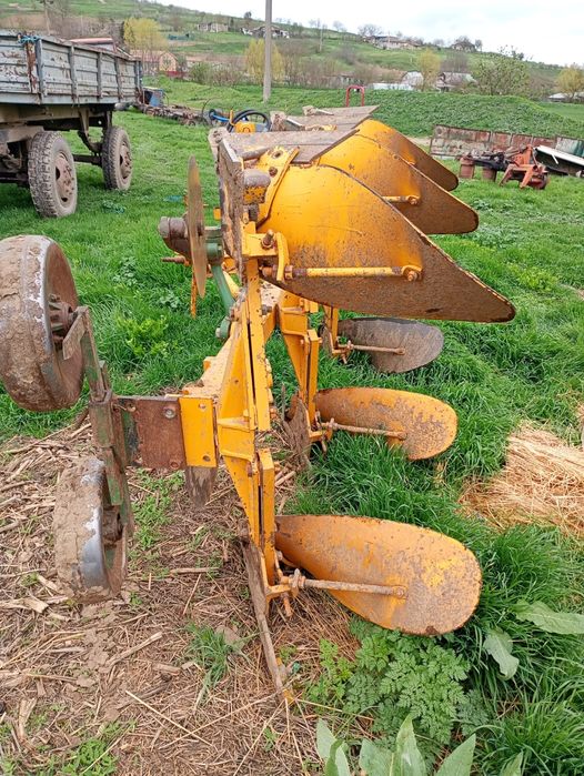 Plug reversibil în stare foarte bună Cetatea • OLX.ro