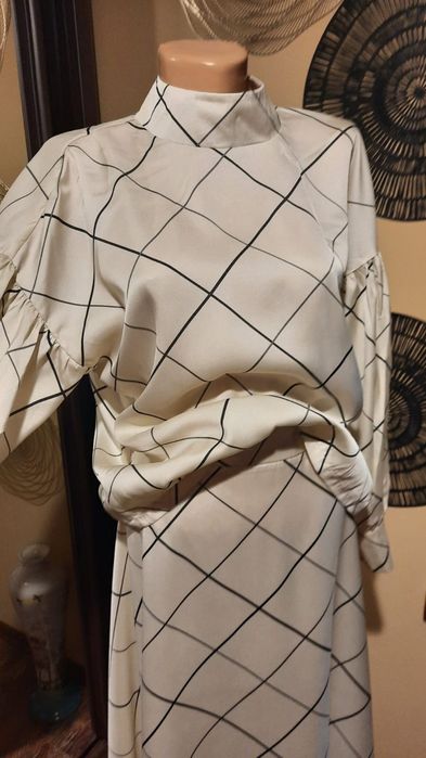 Costum dama model actual Constanta • OLX.ro