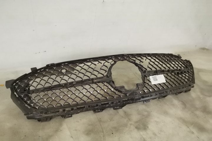 Grila Centrala Radiator Originala In Stare Buna Facelift 2023 2024 Bucuresti Sectorul 6 • OLX.ro