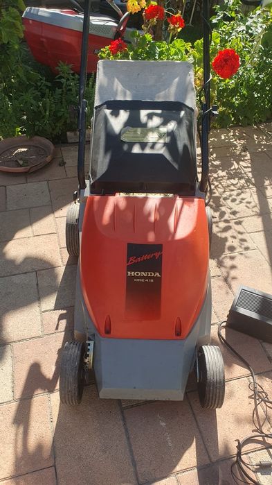Masina tuns iarba honda acumulatori Oradea • OLX.ro