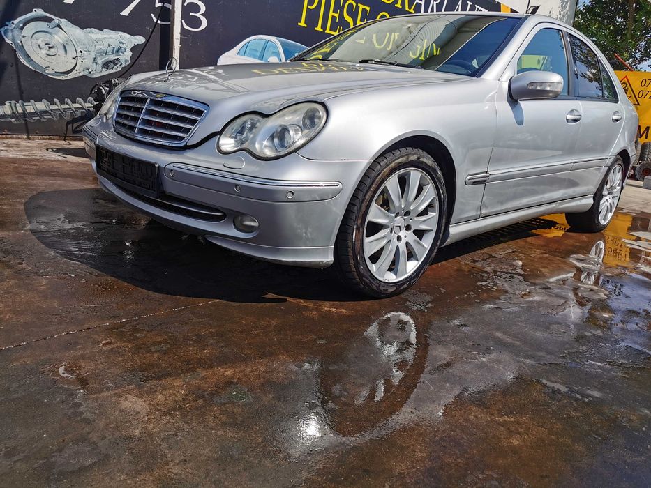 Dezmembrez mercedes c class w203 facelift/w203 320i/bara fata w203/far ...