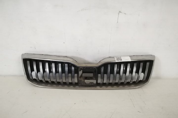 Grila Centrala Radiator Cu Distronic Originala In Stare Buna 2020 202 Glina • OLX.ro