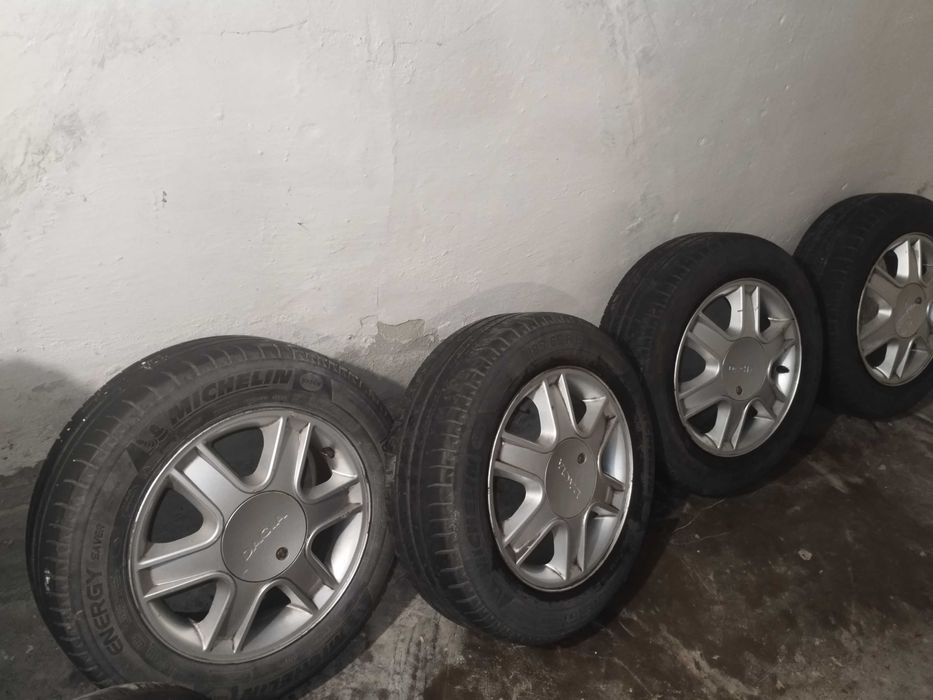 Jante aliaj sinaia cu Cauciucuri de vara logan Tandarei • OLX.ro