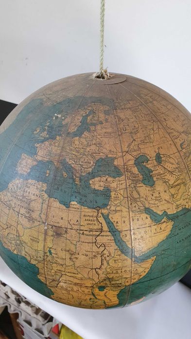 Glob geografic pamantesc din sticla - vintage Oradea • OLX.ro