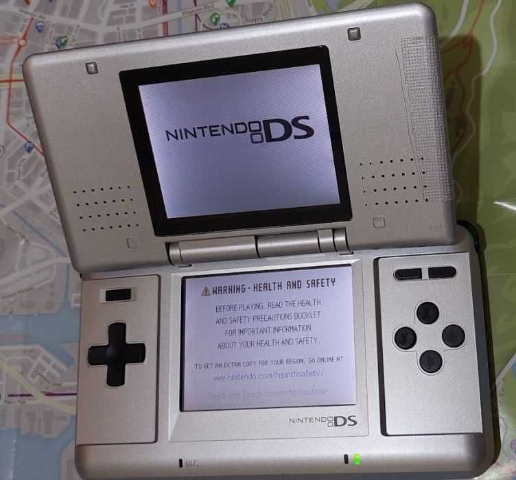 Конзола Nintendo DS Original Phat + R4 Карта с 300 Игри инсталирани гр ...