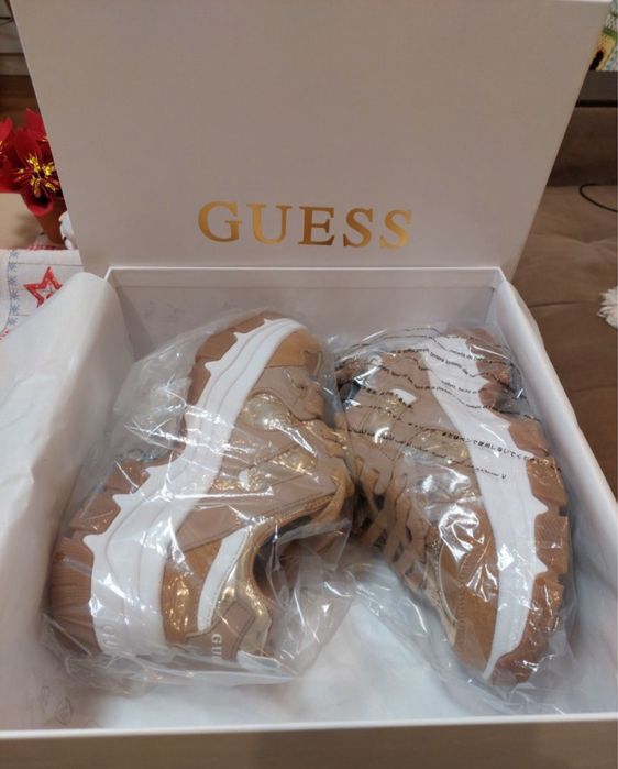 Guess- чисто нови, оригинални маратонки,кецове гр. София Западен парк • OLX.bg