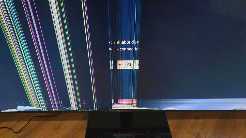 Tv Samsung 55 inch qled model nou ,display spart ,am și suportul la el ...