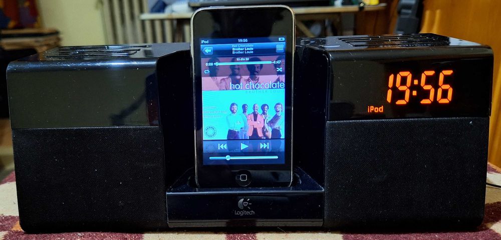 Logitech Pure-Fi Anytime radio-clock-iPhone dock Iasi • OLX.ro