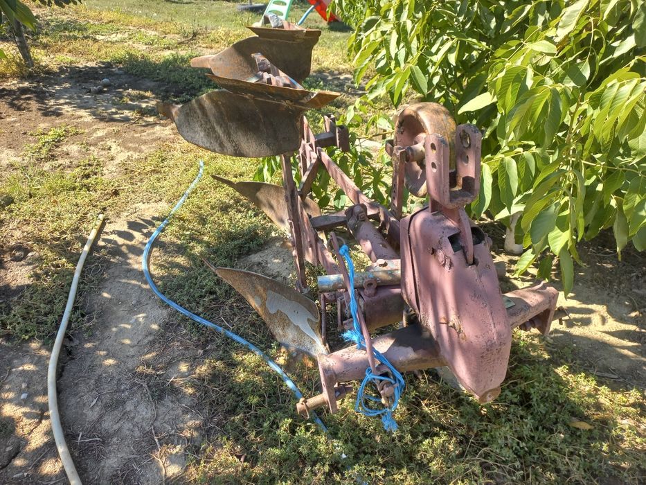 Plug reversibil cu 2 brazde Brezoaia • OLX.ro