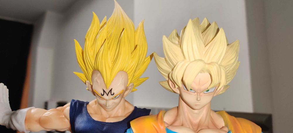 Dragon Ball Z - Goku Super Saiyan 2 vs Majin Vegeta Reghin • OLX.ro