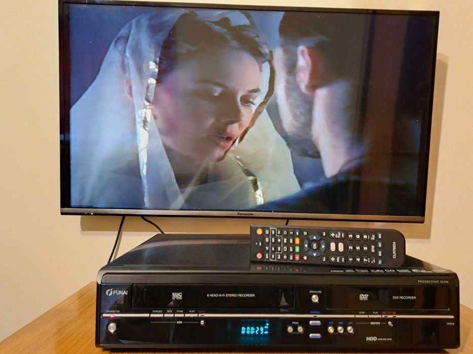 VCR/HDD/DVD Recorder Combo Funai TD6D-D4413DB, digitalizare VHS Bistrita • OLX.ro