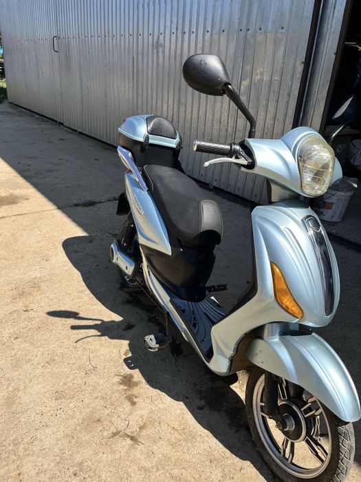 Vand scuter electric Z-Tech yadea Marghita • OLX.ro