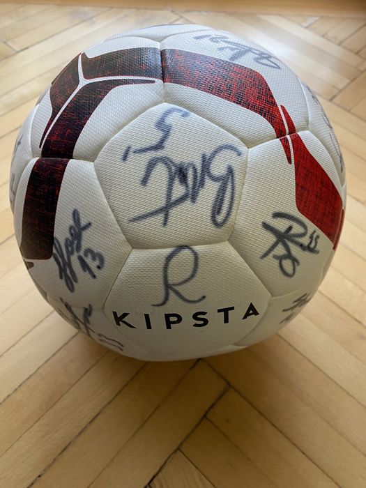Minge semnata de majoritatea jucatorilor din liga a 3 a ai Rapidului ...