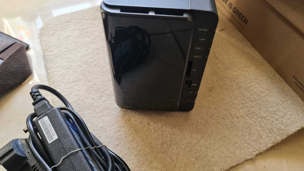 NAS Synology DS 211+ Bucov • OLX.ro