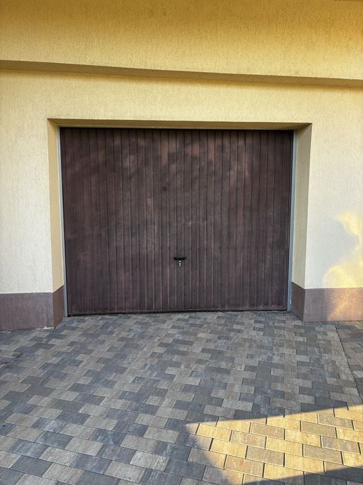 Vand usa garaj. Pret negociabil. Focsani • OLX.ro