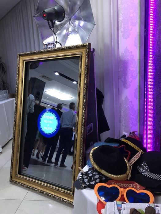 Cabina foto oglinda / FUM GREU / Platforma Selfie 360 Video Booth ...