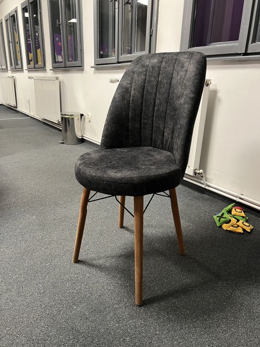 Set 4 scaune Apollo, cadru metal, picioare lemn, tapiterie din textil ...