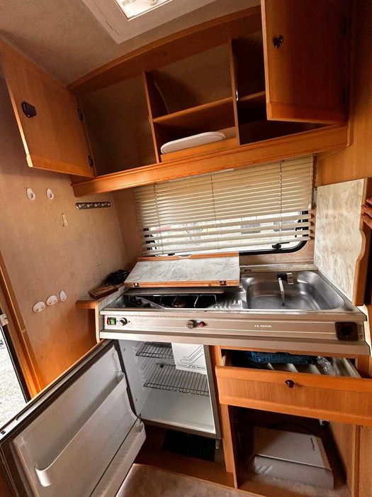 Rulota ADRIA UNICA 430–1000 kg, panou solar, cort exterior si butelie ...