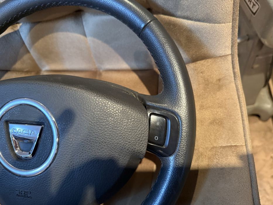 Volan dacia duster sandero logan complect Tantareni • OLX.ro