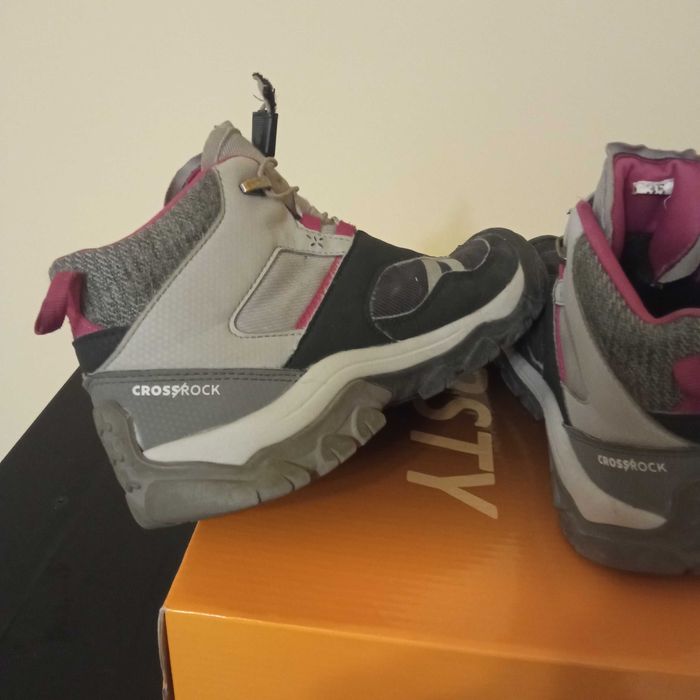 Детски планински обувки номер 35 гр. Шумен Болницата • OLX.bg