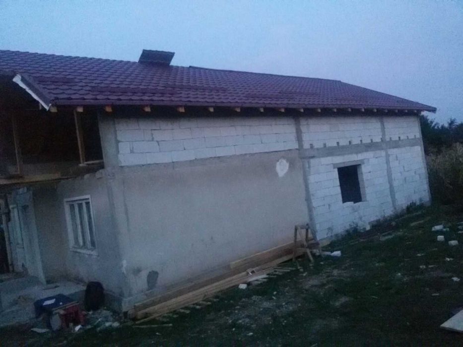 Casa la rosu in Racaciuni Bacau(zona siliste) Racaciuni • OLX.ro