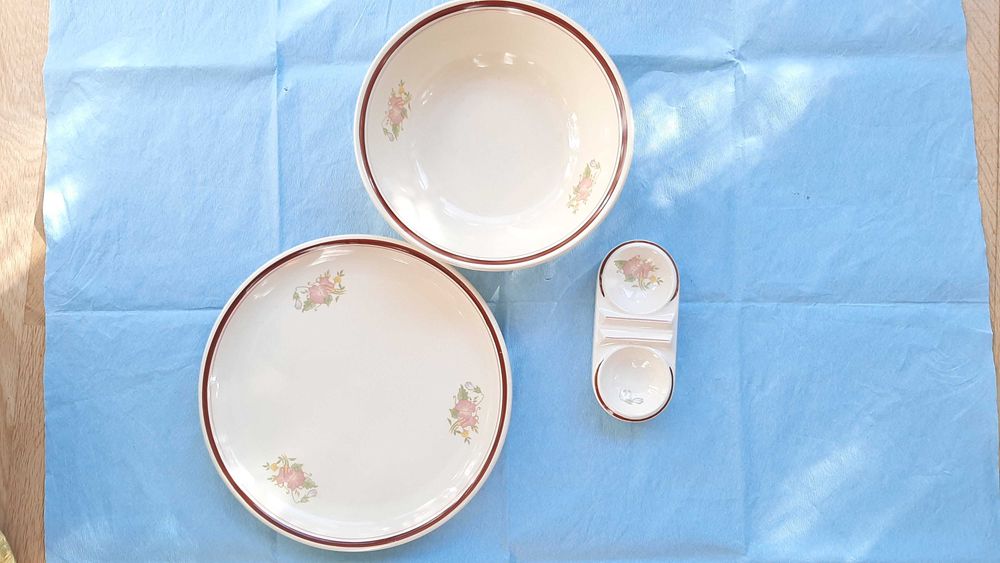 2 x seturi vase de servit, portelan pictat manual, Romania Cluj-Napoca ...