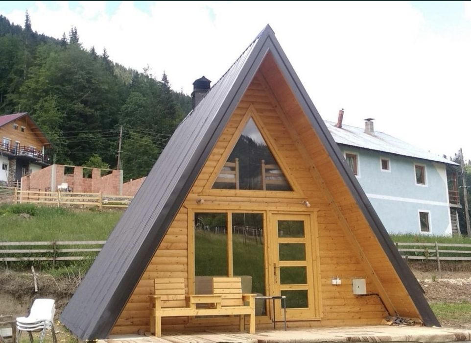 Cabane stil A Frame si case din structura de lemn, dimensiuni in funct ...