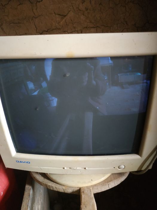Vind monitor model vechi Bucura • OLX.ro