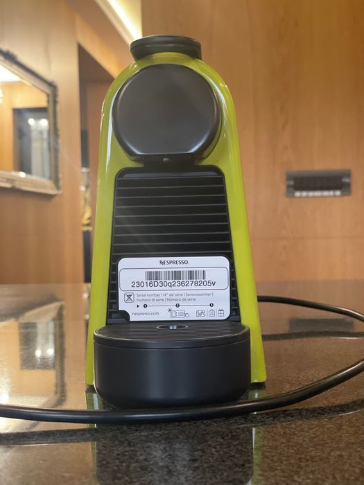 Комплект Кафемашина Nespresso Essenza Mini и Versilo display гр. София ...