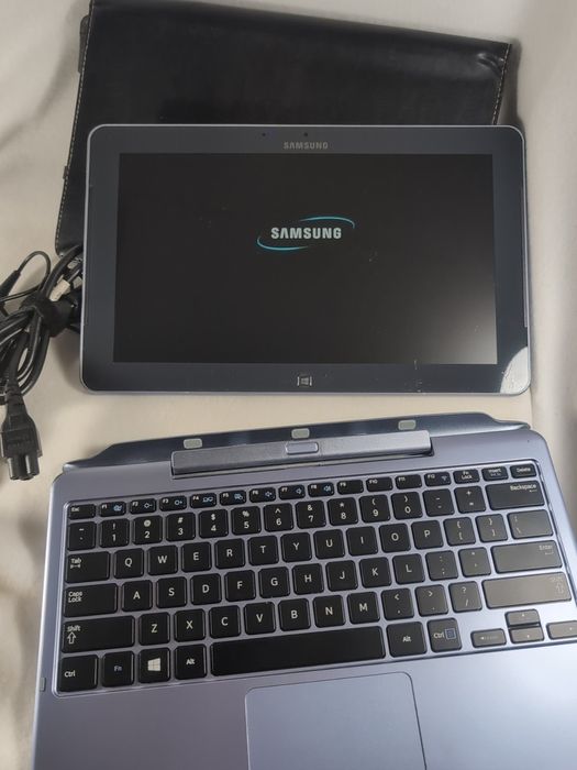 Tableta/Laptop Samsung Ativ 500T. 2in1 Bacau • OLX.ro