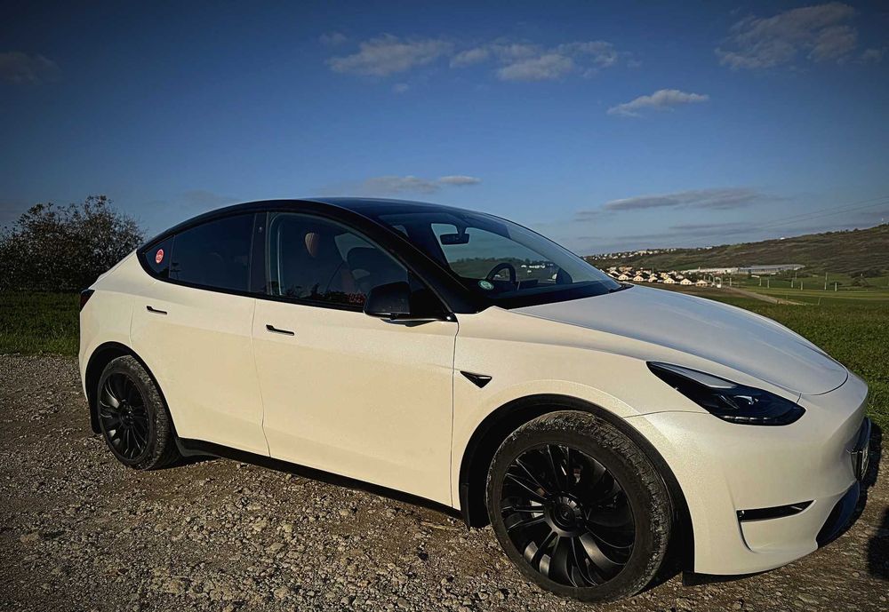 Tesla Model Y Tesla Model Y LR AWD Acc Boost Iasi • OLX.ro