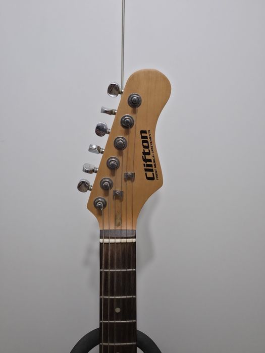 Chitară Electrică Clifton (Model Stratocaster) - Ideală pentru Începăt ...