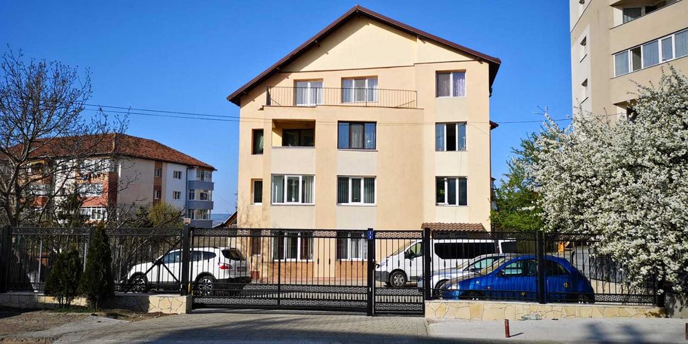 Vind/ Schimb apartament in bloc cu curte inchisa si spatiu de parcare Sfantu Ilie • OLX.ro
