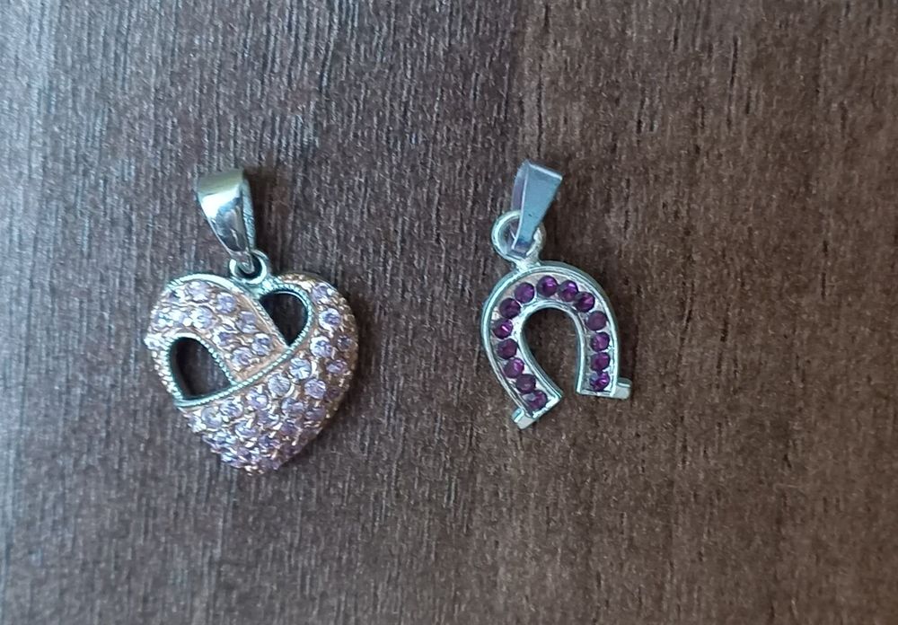 Pandantive argint Bucuresti Sectorul 4 • OLX.ro