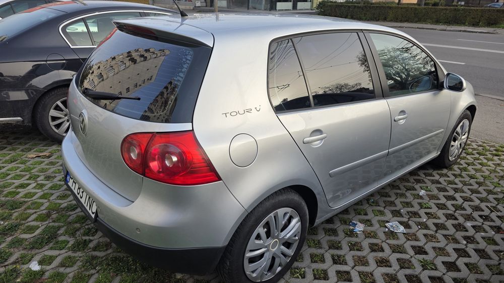 Golf V 2008 benzina Ploiesti • OLX.ro