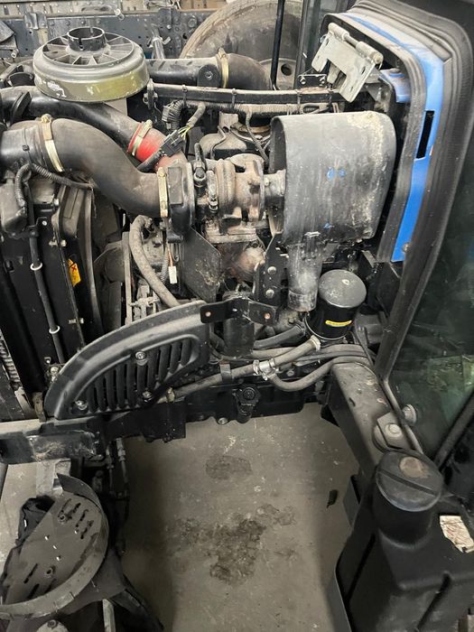 Tractor New Holland, 4x4, 3 pistoane, 65cp, Agrotab Maramureș Cicarlau ...