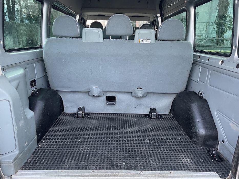 Inchiriez/inchiriere/rent a van/microbuz/microbuze 9 locuri Targoviste ...