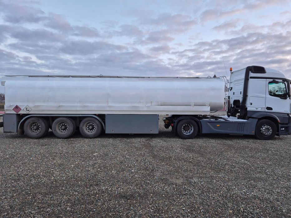 Autocisterna Mercedes+ Cisterna Esterer Dorohoi • OLX.ro