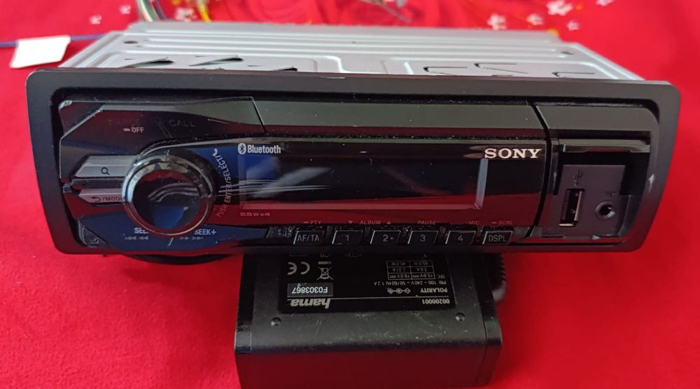Radio casetofon Auto Sony Explode cu Bluetooth și USB. Putere 220W ...