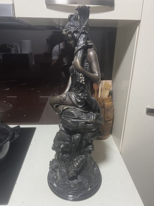 Statueta bronz pe marmura Oradea • OLX.ro