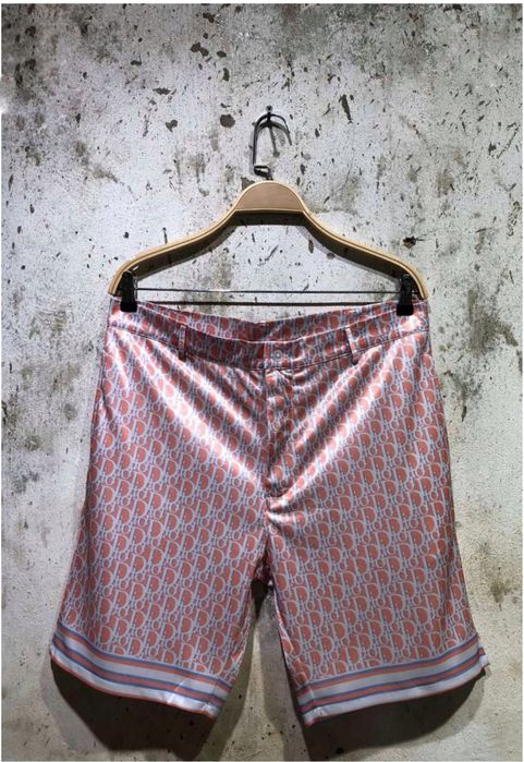 Compleu din satin dior roz colectia noua 2025 Bucuresti Sectorul 2 • OLX.ro